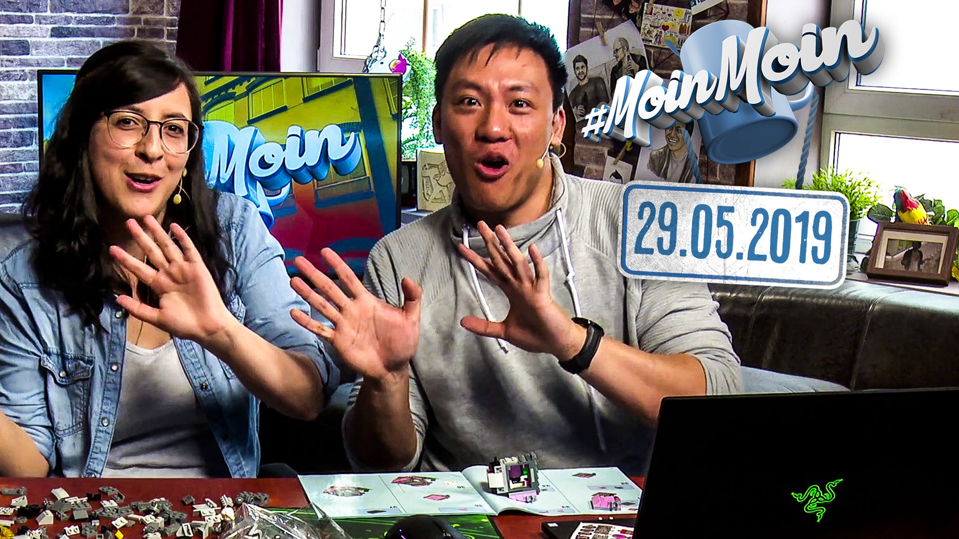 Wir bauen unsere Overwatch Lego Sets | MoinMoin mit Kiara und Viet • Rocket Beans TV